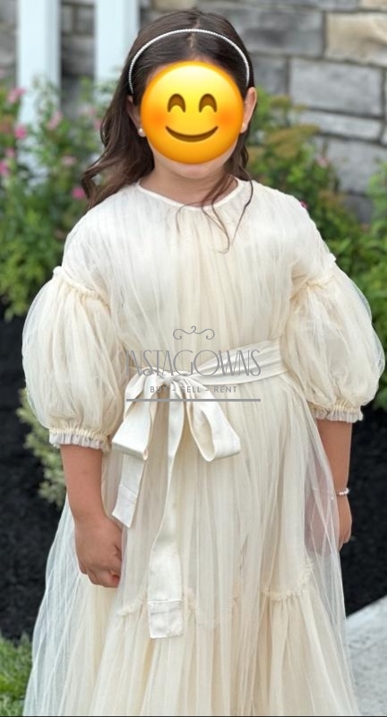 Beautiful ivory girls gown for rent – Instagowns Beautiful ivory girls gown for rent – Instagowns